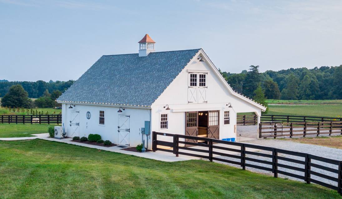 Sutton Center Aisle Horse Barn | The Barn Yard