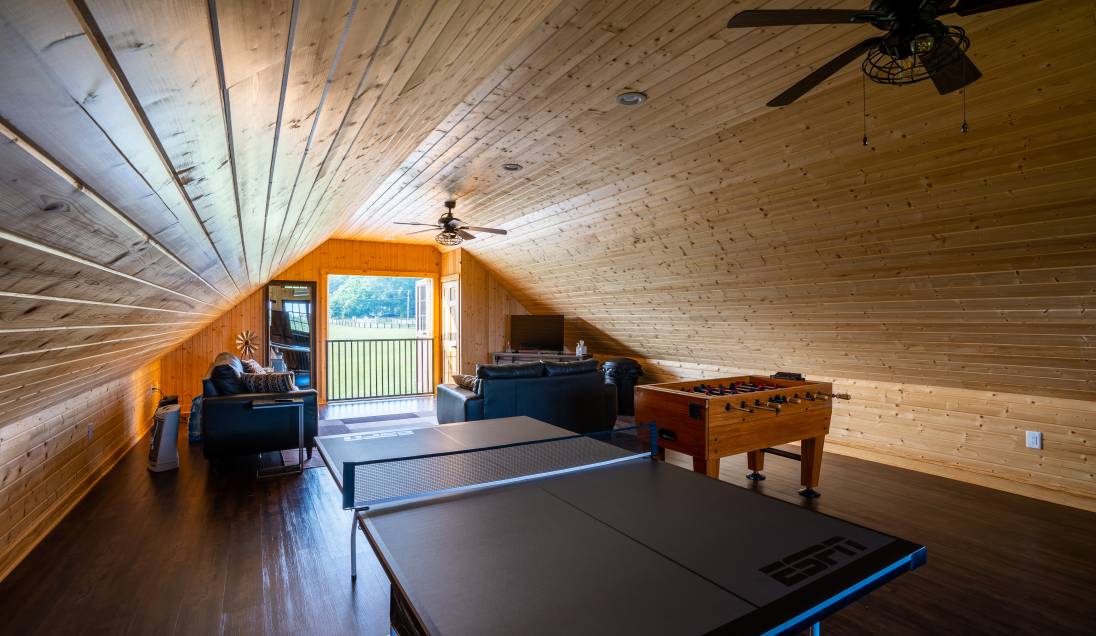 Sutton Center Aisle Horse Barn | The Barn Yard