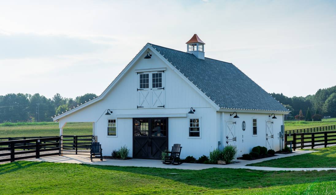 Sutton Center Aisle Horse Barn | The Barn Yard