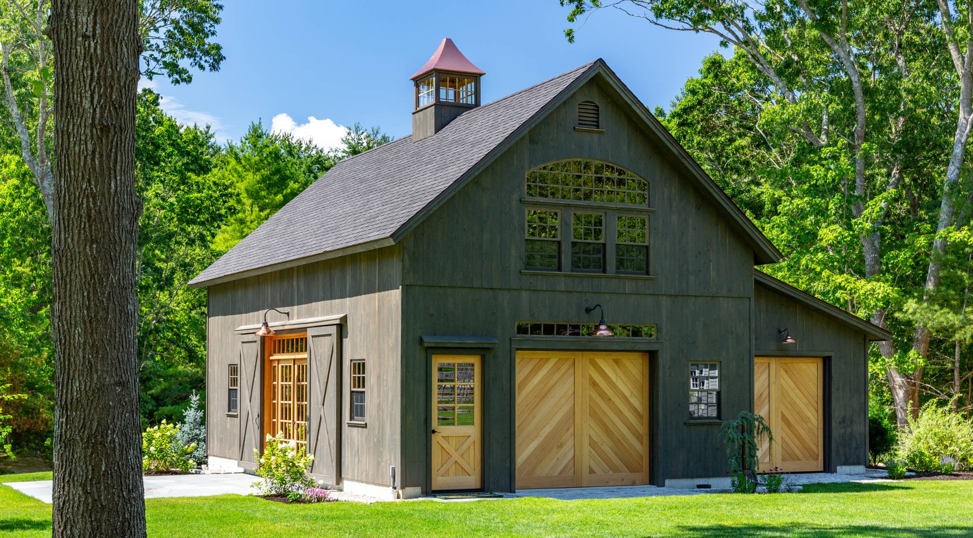 Authentic Craftsmanship Post & Beam Barns | Custom Barn Designs